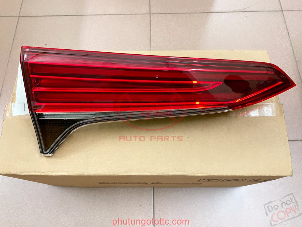 Đèn hậu trong Fortuner 2011 (Mã 815900K101 - 81590 - 0K101) chính hãng ...